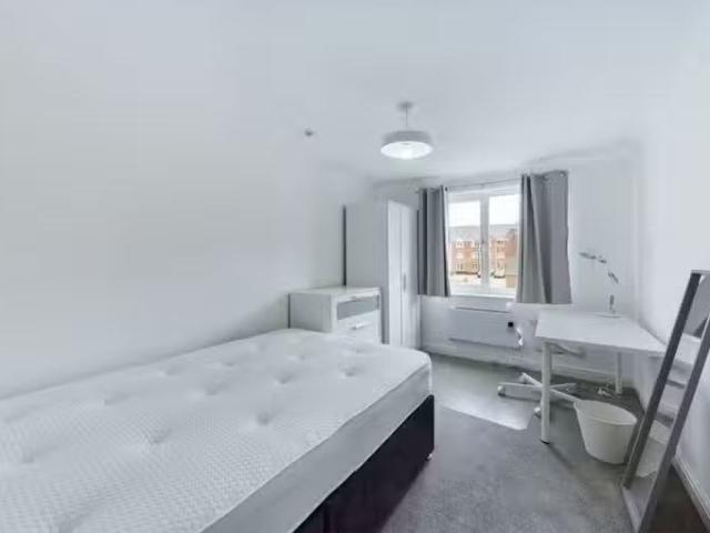 2 bedroom Flat to rent, Henry Bird Way, Northampton, NN4 £740.