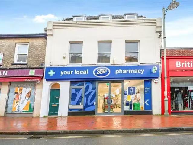 2 bedroom Flat to rent, High Street, Egham, TW20 £1,800 pcm