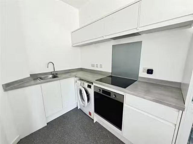 2 bedroom Flat to rent, Highland Road, Southsea, PO4 £925 pcm