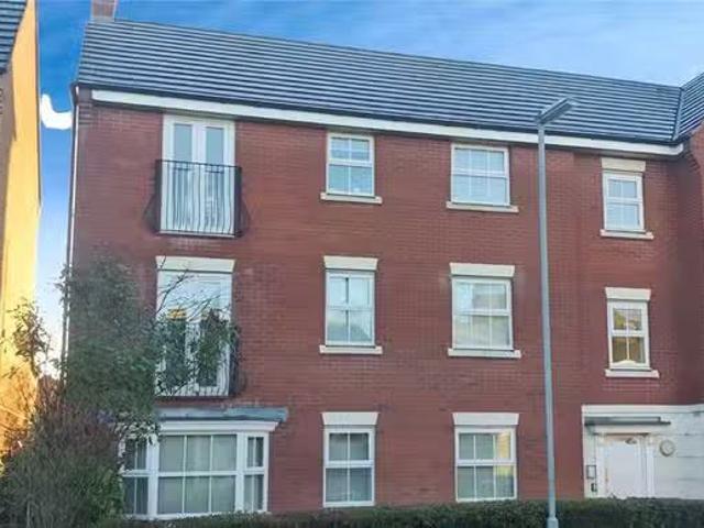2 bedroom Flat to rent, Hough Way, Essington, WV11 £850 pcm