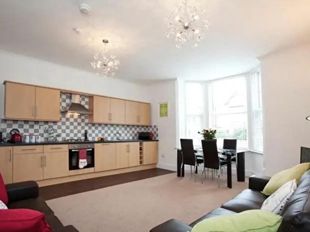 2 Bedroom Flat To Rent In Musters Road, West Bridgford, Nottinghamshire, NG2