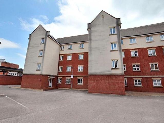 2 Bedroom Flat To Rent In Manor Gardens Close, Loughborough, LE11