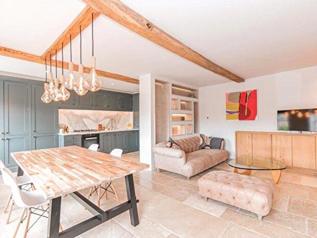2 Bedroom Flat To Rent In Market Place, OX20