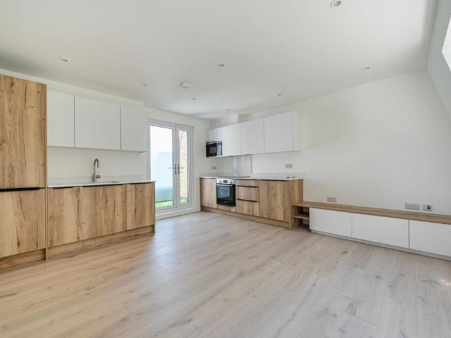 2 Bedroom Flat to Rent in Marks Court, 5 Griggs Place, London, SE1