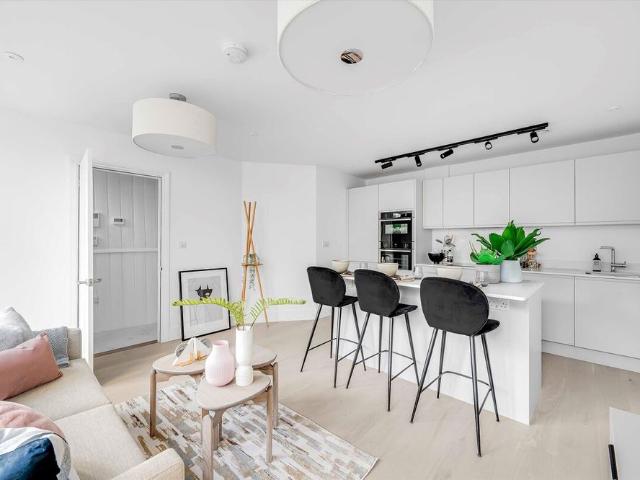 2 bedroom flat to rent in Marylebone