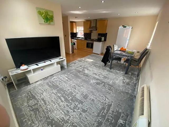 2 Bedroom Flat To Rent In Military Road, Northampton, NN1