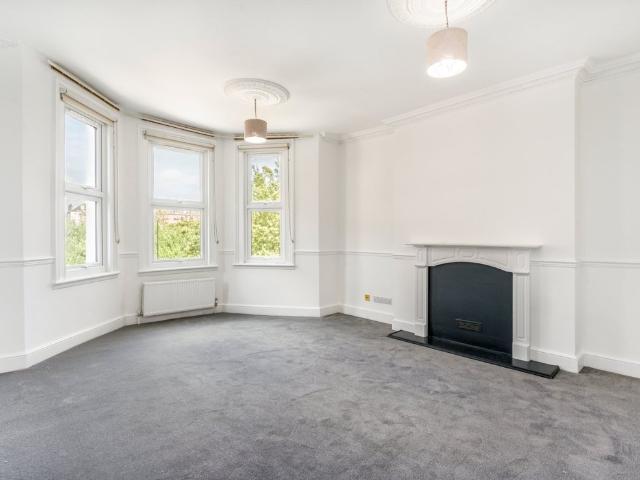 2 bedroom Flat to rent in Mill Lane, West Hampstead, London, NW6