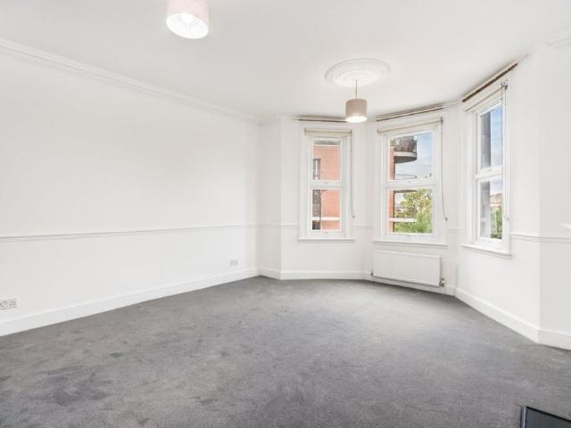 2 bedroom Flat to rent in Mill Lane, West Hampstead, London, NW6