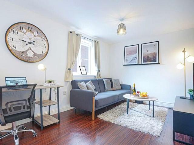 2 Bedroom Flat To Rent In Northampton District, NN3