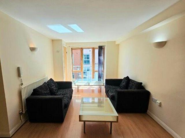2 Bedroom Flat To Rent In Nottingham,, Raleigh Square, NG7