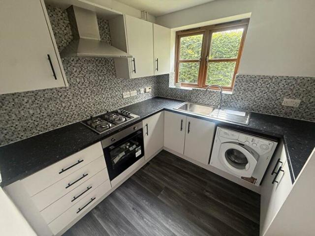 2 Bedroom Flat To Rent In Old Hall Gardens, Highlands Road, Shirley, Solihull, West Midlands, B90