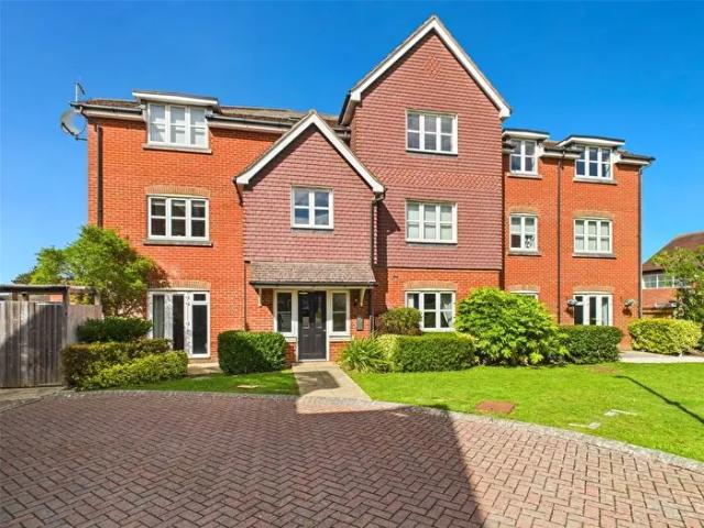 2 Bedroom Flat To Rent In Old Sawmill Place, Chinnor, Oxfordshire, OX39