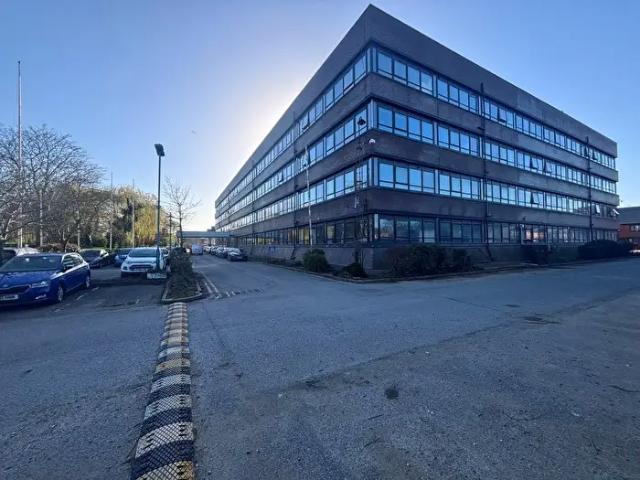 2 Bedroom Flat To Rent In Osbourne Gardens, Aylesbury, HP19