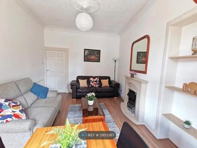 2 Bedroom Flat To Rent In Auchentorlie Street, Glasgow, G11