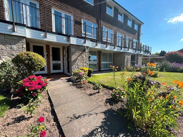 2 Bedroom Flat To Rent In Avon Drive, Birmingham, B13