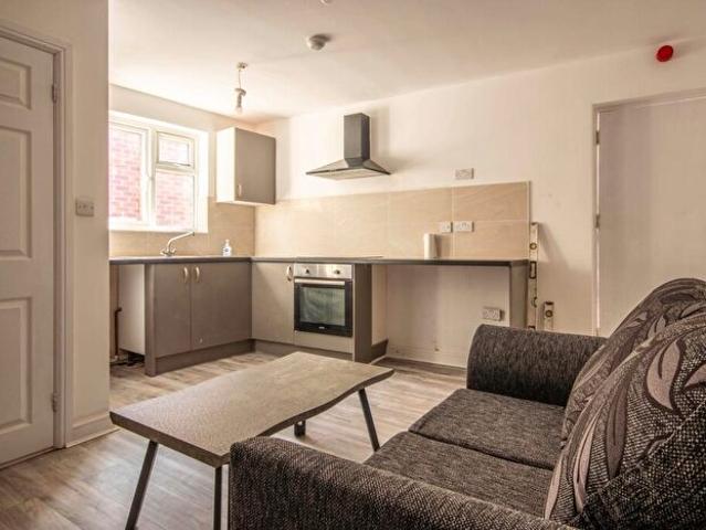 2 Bedroom Flat To Rent In A Central Avenue, Beeston, NG9