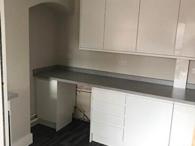 2 Bedroom Flat To Rent In A Mansfield Road, Nottingham, Nottinghamshire, NG5