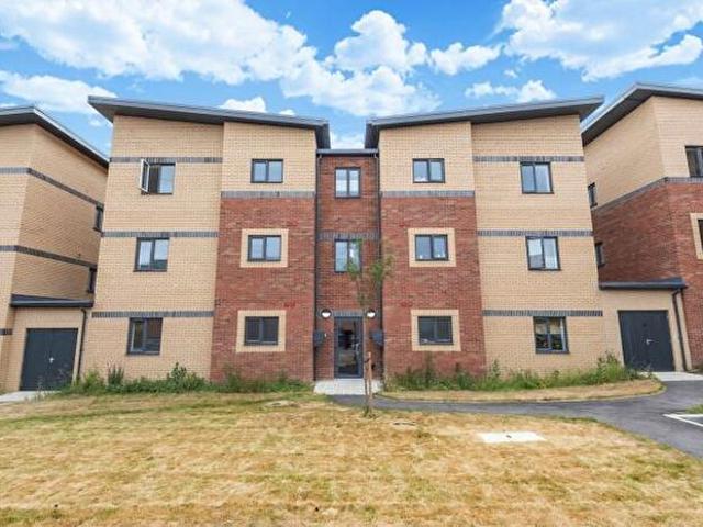 2 Bedroom Flat To Rent In Ainger Close, Aylesbury, HP19