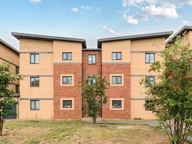 2 Bedroom Flat To Rent In Ainger Close, Aylesbury, HP19