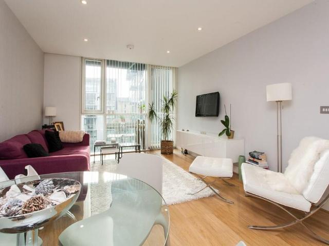 2 bedroom flat to rent in Aldgate, E1