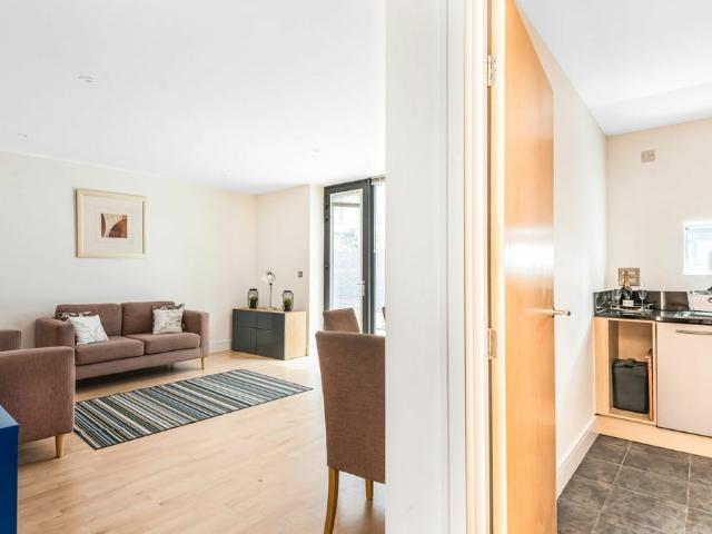 2 Bedroom Flat to Rent in Antonine Heights City Walk, London, SE1