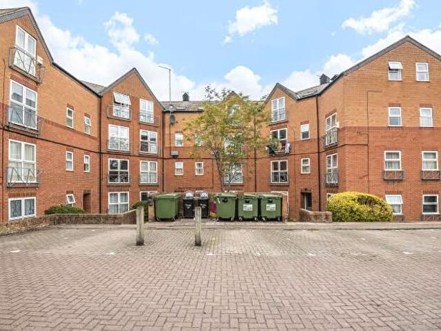2 Bedroom Flat To Rent In Ashby Court, Banbury, OX16