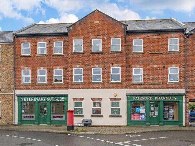 2 Bedroom Flat To Rent In Ashley Court, Aylesbury, HP19
