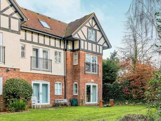 2 Bedroom Flat To Rent In Buckingham Road, Buckingham, MK18