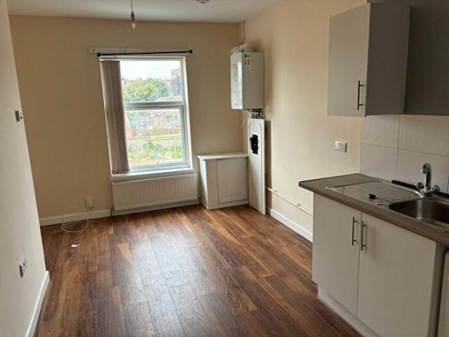 2 Bedroom Flat To Rent In Beatrice Road, Leicester, LE3
