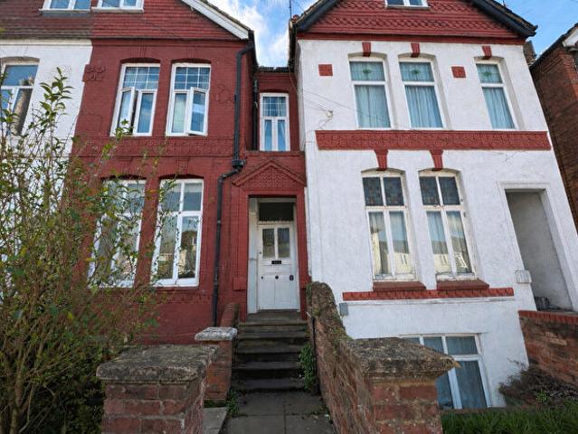 2 Bedroom Flat To Rent In Bicester Road, Aylesbury, HP19
