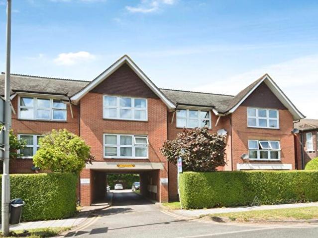 2 Bedroom Flat To Rent In Bierton Road, Aylesbury, Buckinghamshire, HP20