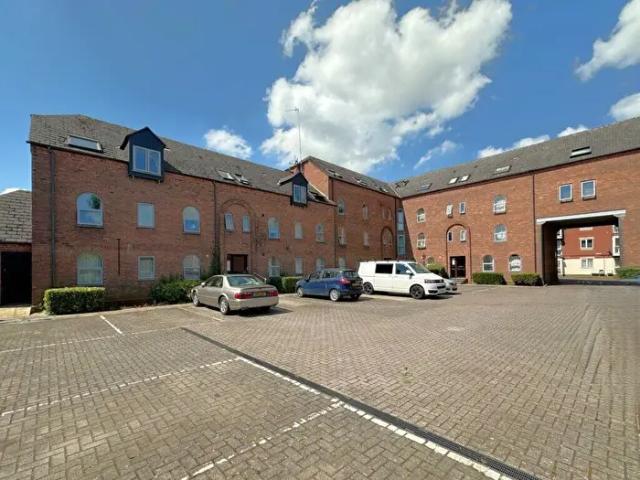 2 Bedroom Flat To Rent In Britannia Road Banbury Oxon, OX16