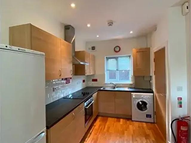 2 Bedroom Flat To Rent In Bronwydd Road, Carmarthen, SA31