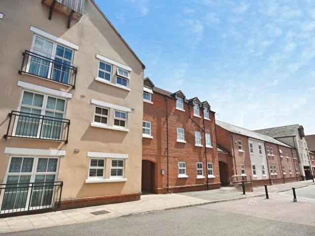 2 Bedroom Flat To Rent In Broka Court, Pine Street, HP19