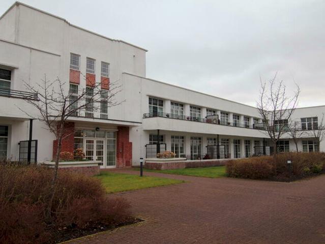 2 Bedroom Flat To Rent In Cairnhill View, Bearsden, G61
