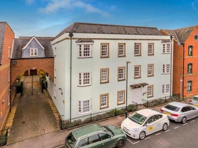 2 Bedroom Flat To Rent In Castle Mews, St Thomas Street, Oxford, OX1