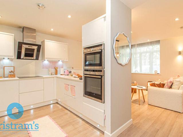 2 Bedroom Flat To Rent In Castle Point, Nottingham, NG7