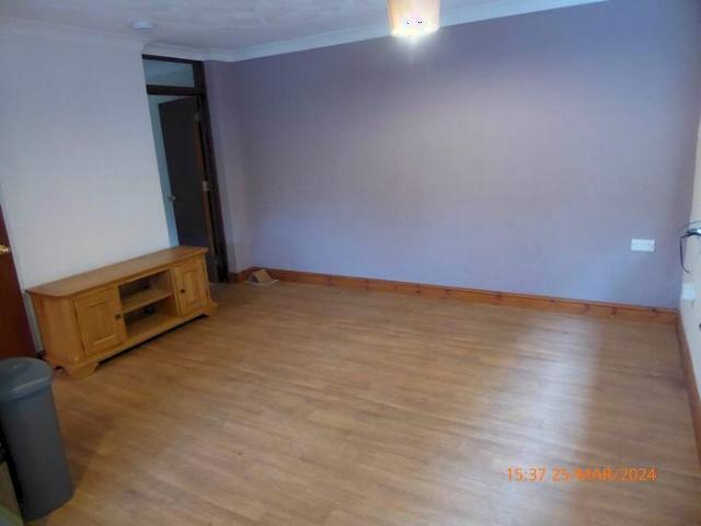 2 Bedroom Flat To Rent In Carmarthen, Carmarthenshire, SA32