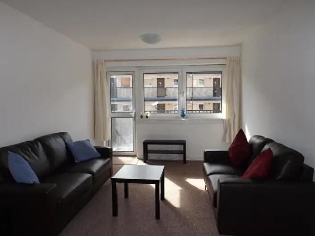 2 Bedroom Flat To Rent In Cathedral Square, City Centre, G4