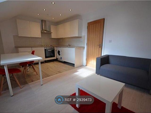 2 Bedroom Flat To Rent In Century House, Leicester, LE2