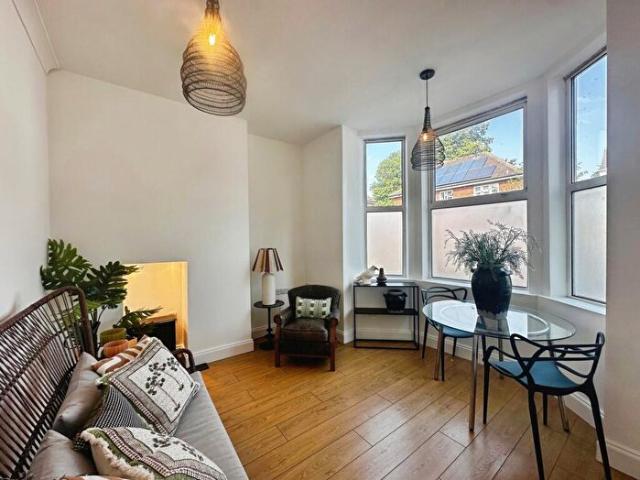 2 Bedroom Flat To Rent In Clarence Road, Hinckley, Leicestershire, LE10