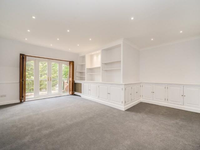 2 bedroom Flat to rent in Clarendon Court, Eastbury Avenue, Northwood, HA6