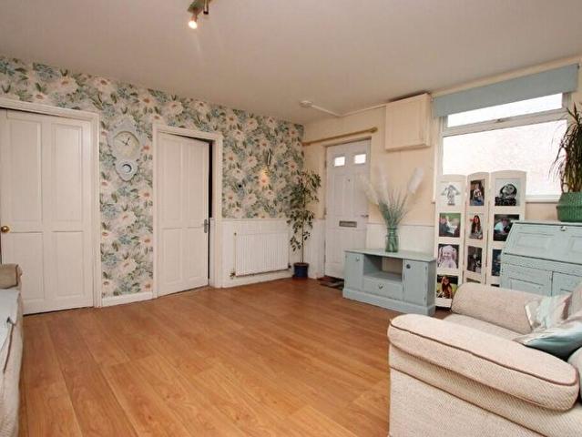 2 Bedroom Flat To Rent In Club Street, Kettering, Northamptonshire, NN16