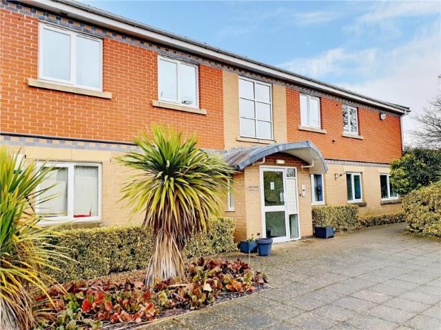 2 Bedroom Flat to Rent in Cole Court, Reservoir Road, Kettering, Northants, NN16