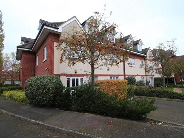 2 Bedroom Flat To Rent In Coy Court, Aylesbury, HP20