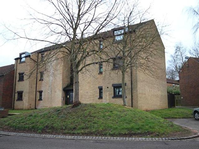 2 Bedroom Flat To Rent In Crickley Crescent, Briar Hill, Northampton, NN4
