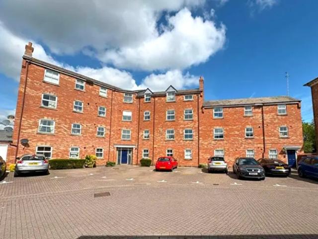 2 Bedroom Flat To Rent In Crowell Mews, Aylesbury, HP19