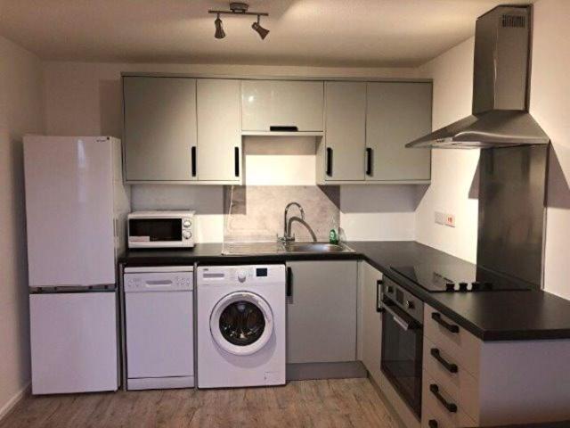 2 Bedroom Flat To Rent In Dunkirk,, Tonnelier Road, Nottingham, NG7