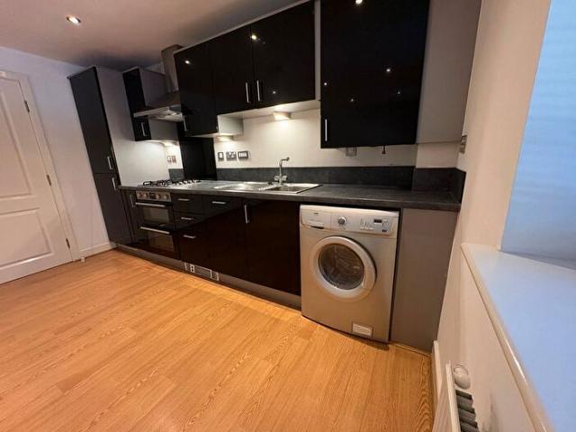 2 Bedroom Flat To Rent In Deane Road, Nottingham, Nottinghamshire, NG11