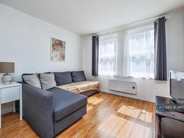 2 Bedroom Flat To Rent In Derwent Court, Nottingham, NG7